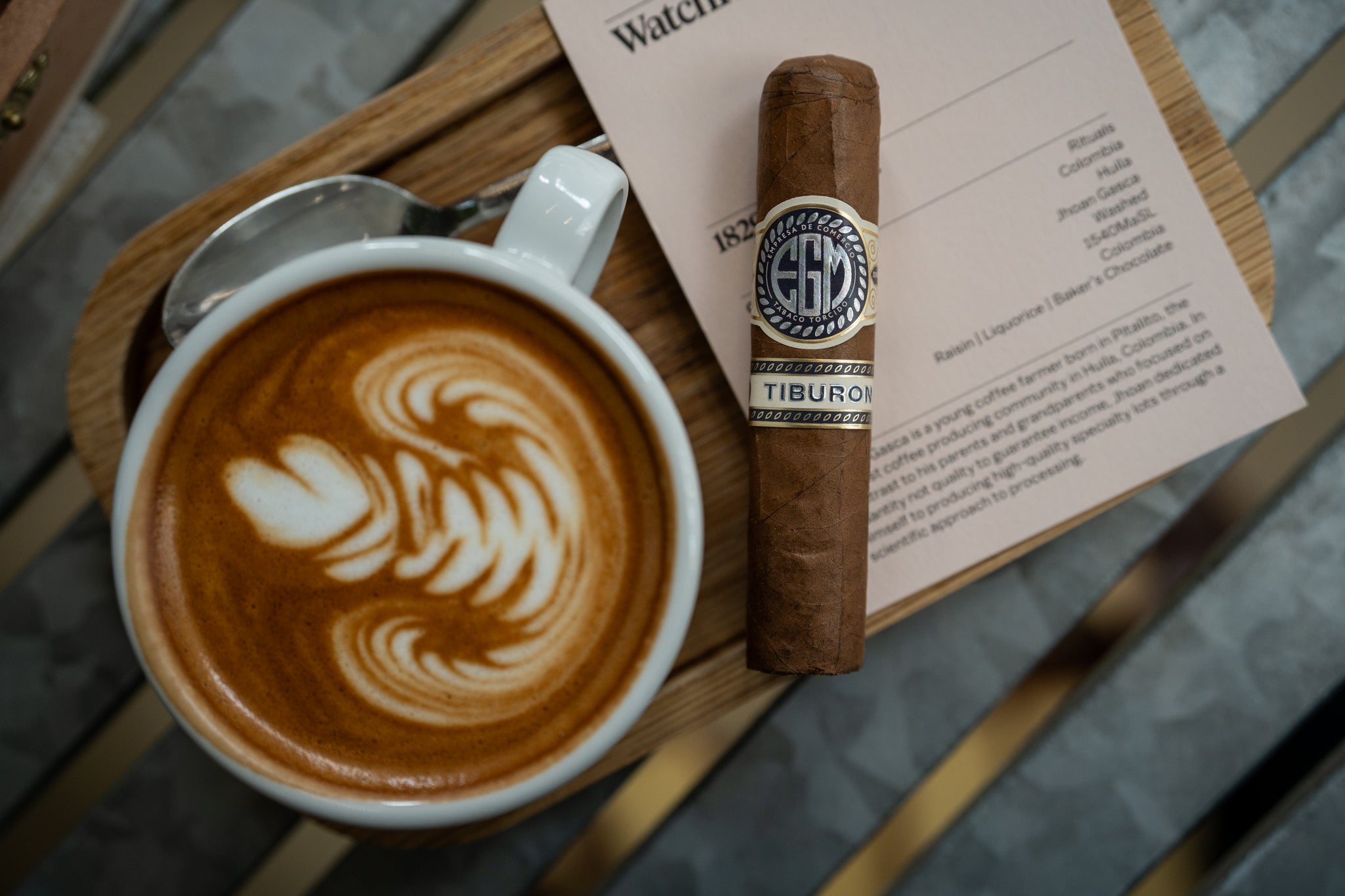 Café y puros: la combinación perfecta para un flat white – EGM Cigars