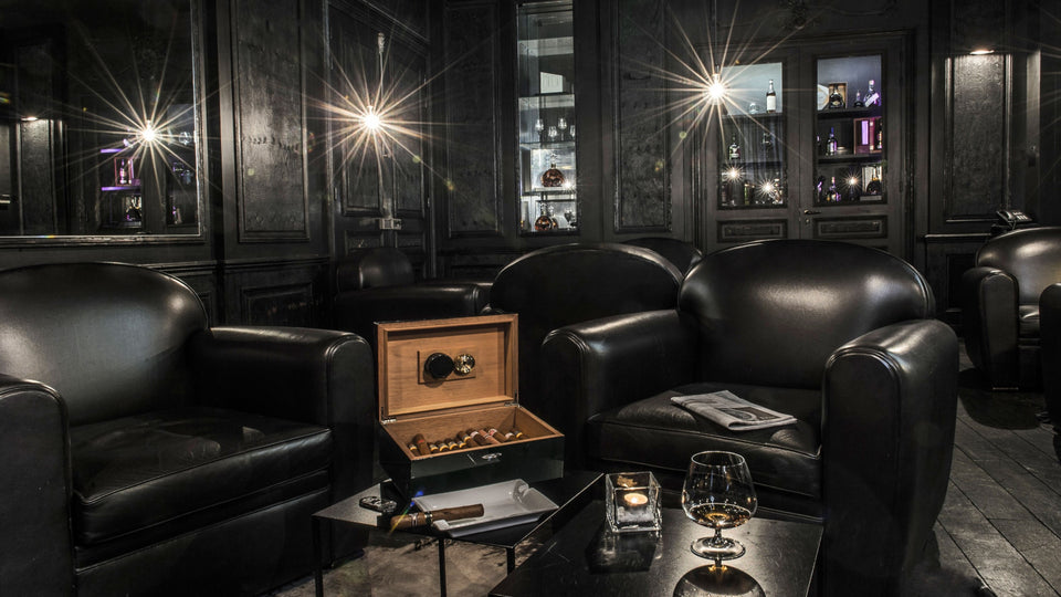 Où fumer : Le Black Cigar Bar à La Maison Champs Élysées – EGM Cigars
