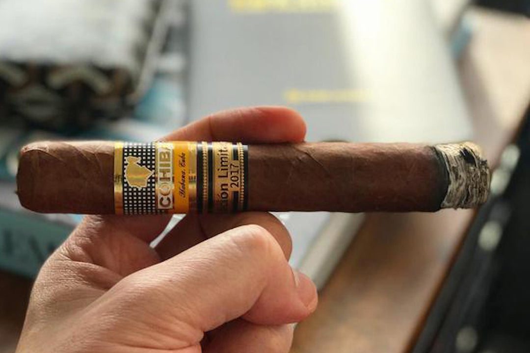 Up in Smoke: What Can The Ash Of A Cigar Tell You? – EGM Cigars